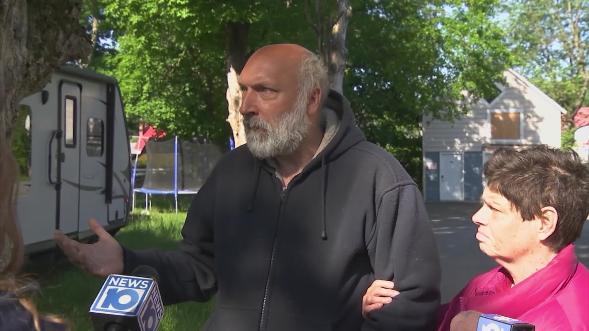 Neighbors raise concerns after body was found in Corinth home