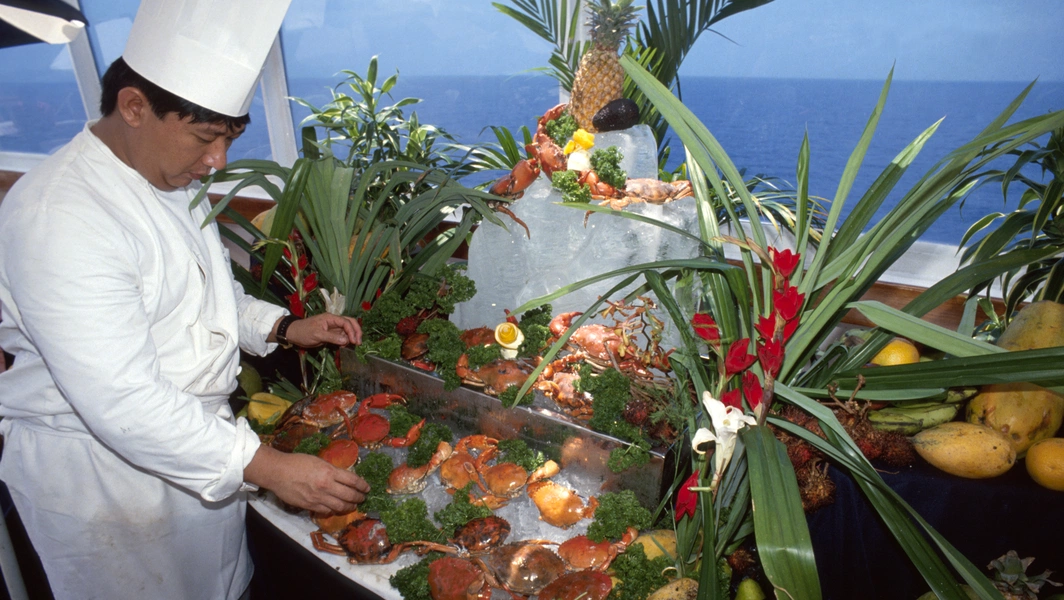 10 cruise ship foods to avoid and enjoy
