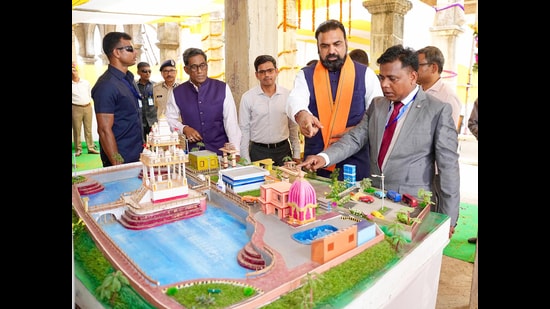 Not a monarchy; mother wants one house, son another: CM on Rabri ...
