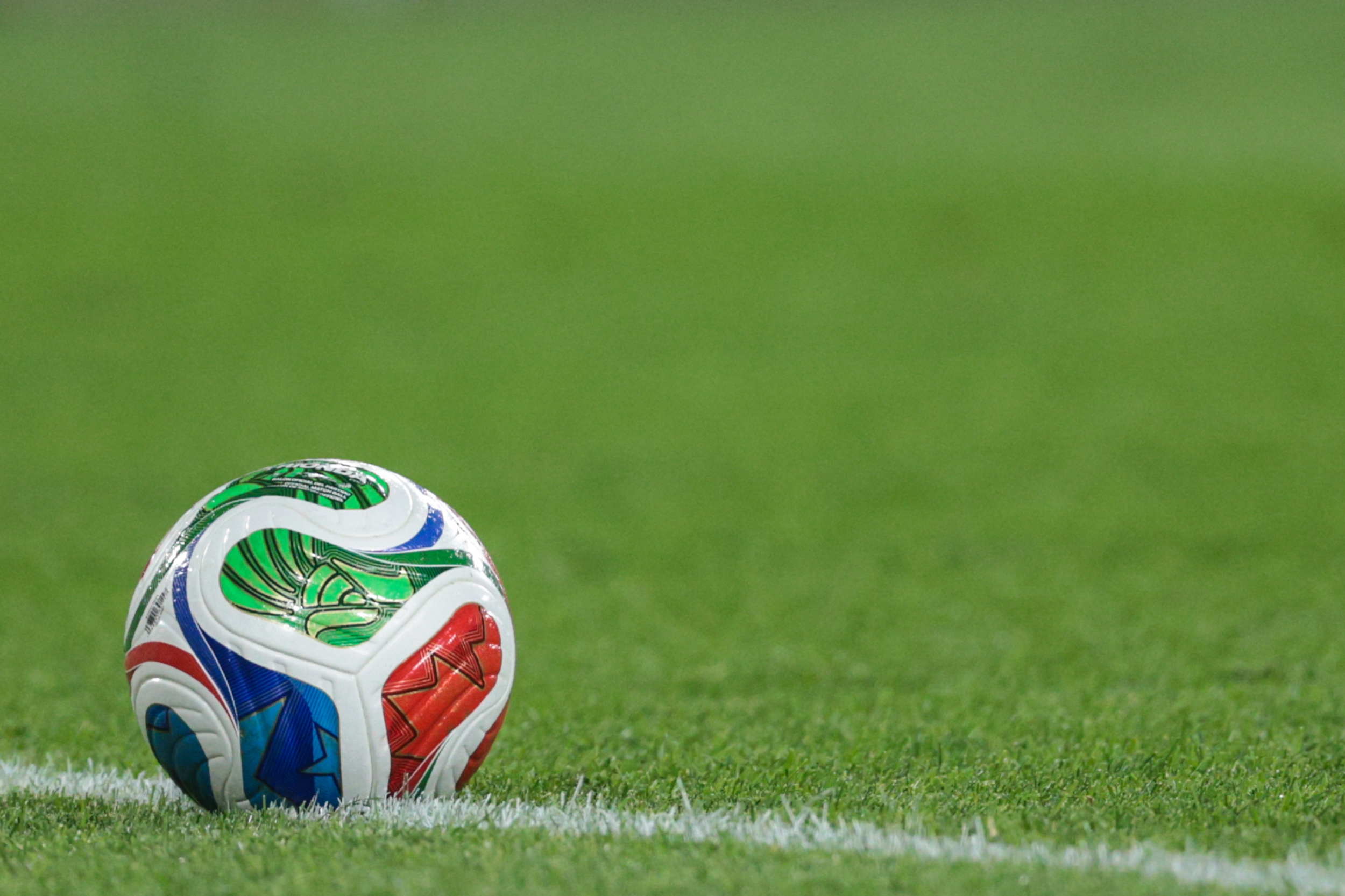 28-year-old Aston Villa star weighing up transfer exit as Leeds United ...