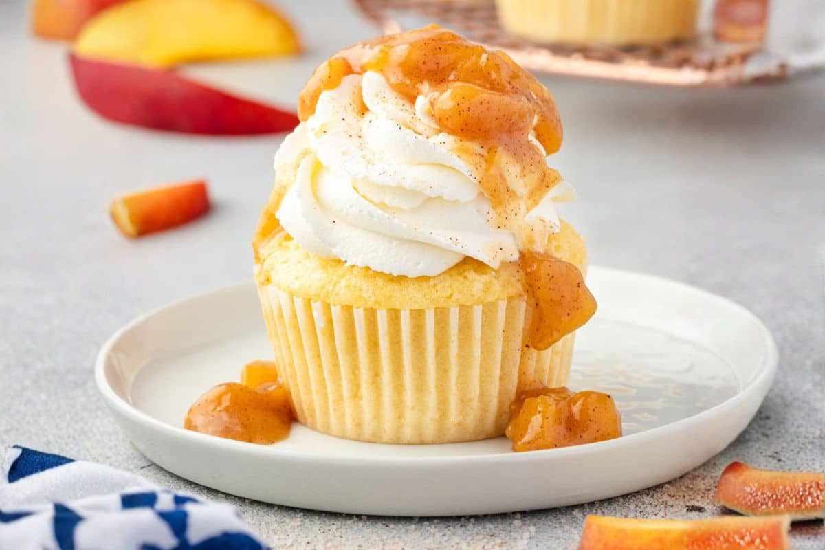 12 cupcakes for birthdays and backyard parties