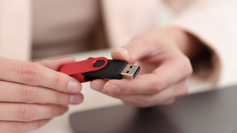 4 signs you should replace that old USB drive