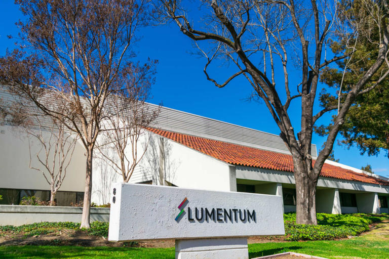 Coherent and Lumentum stocks rise sharply. Networking stocks get a big ...