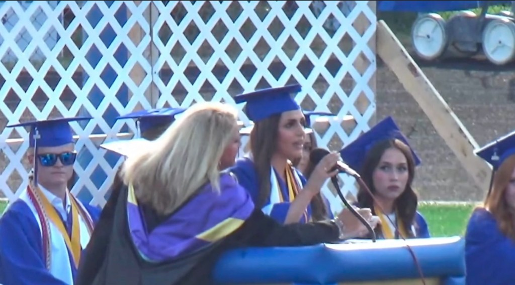High school valedictorian yanked from stage after hijacking speech to ...