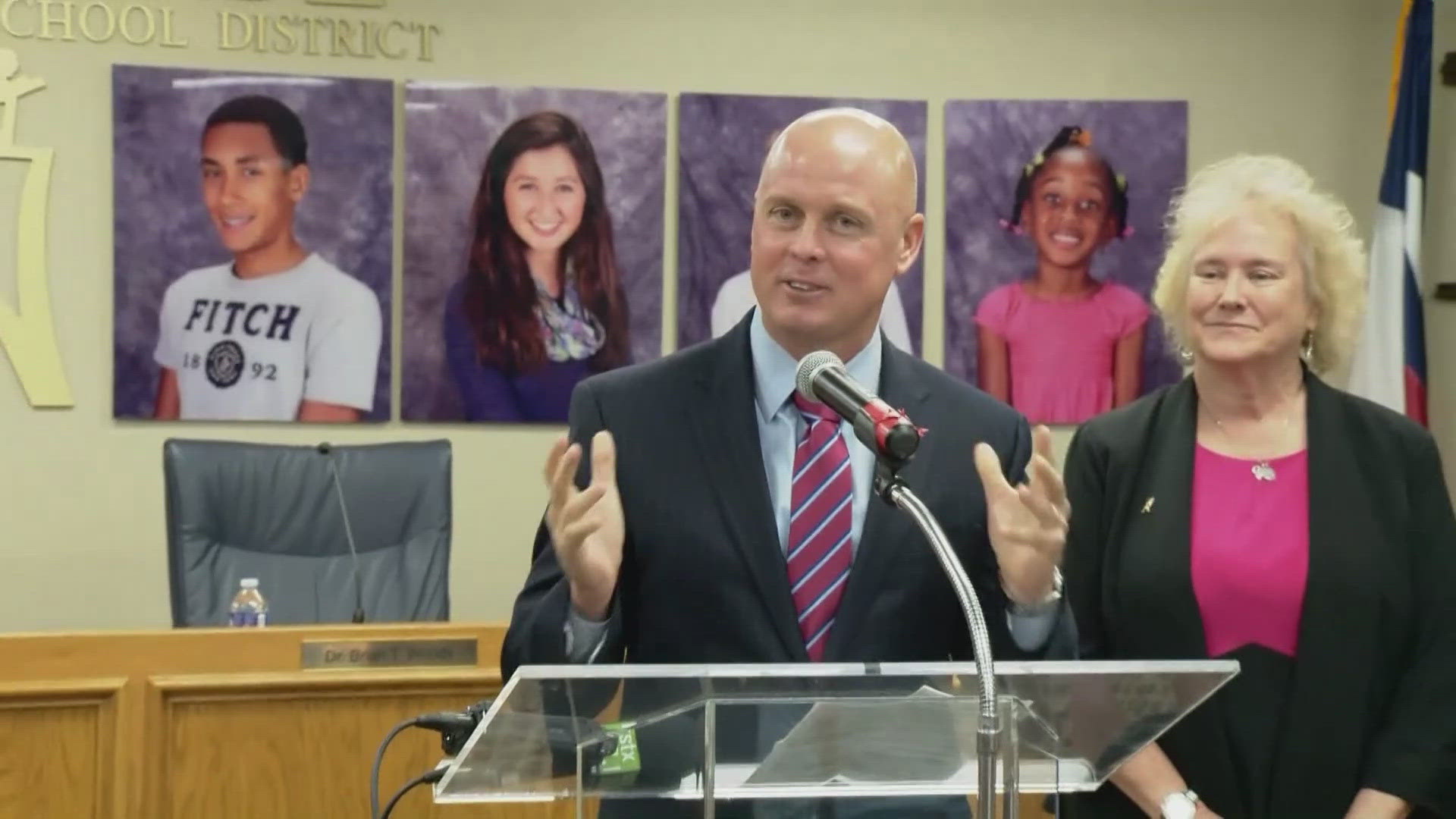 Northside ISD Superintendent John Craft announces retirement
