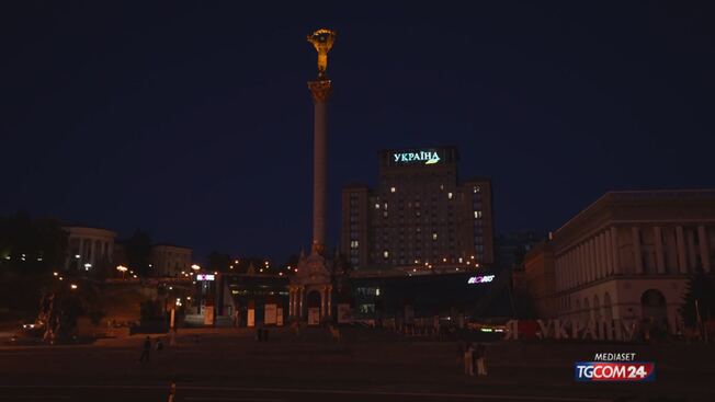 Kiev si illumina con i colori dell'Italia: il Tricolore splende sul ...