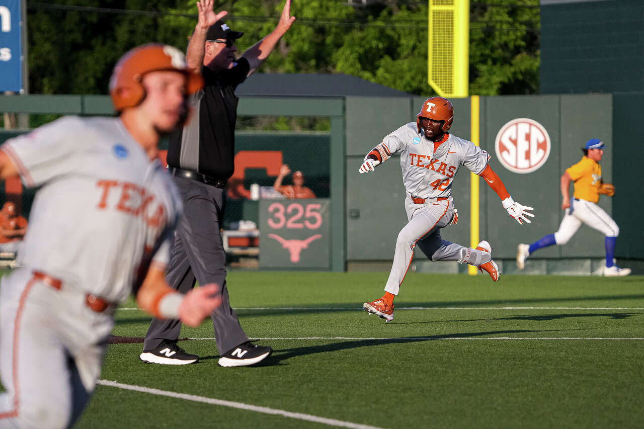 Who do the Longhorns play next? Texas vs Oregon super regional begins ...