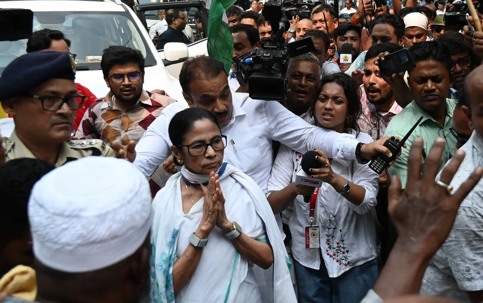 Mamata leads Kolkata protest despite police ban, alleges poll rigging