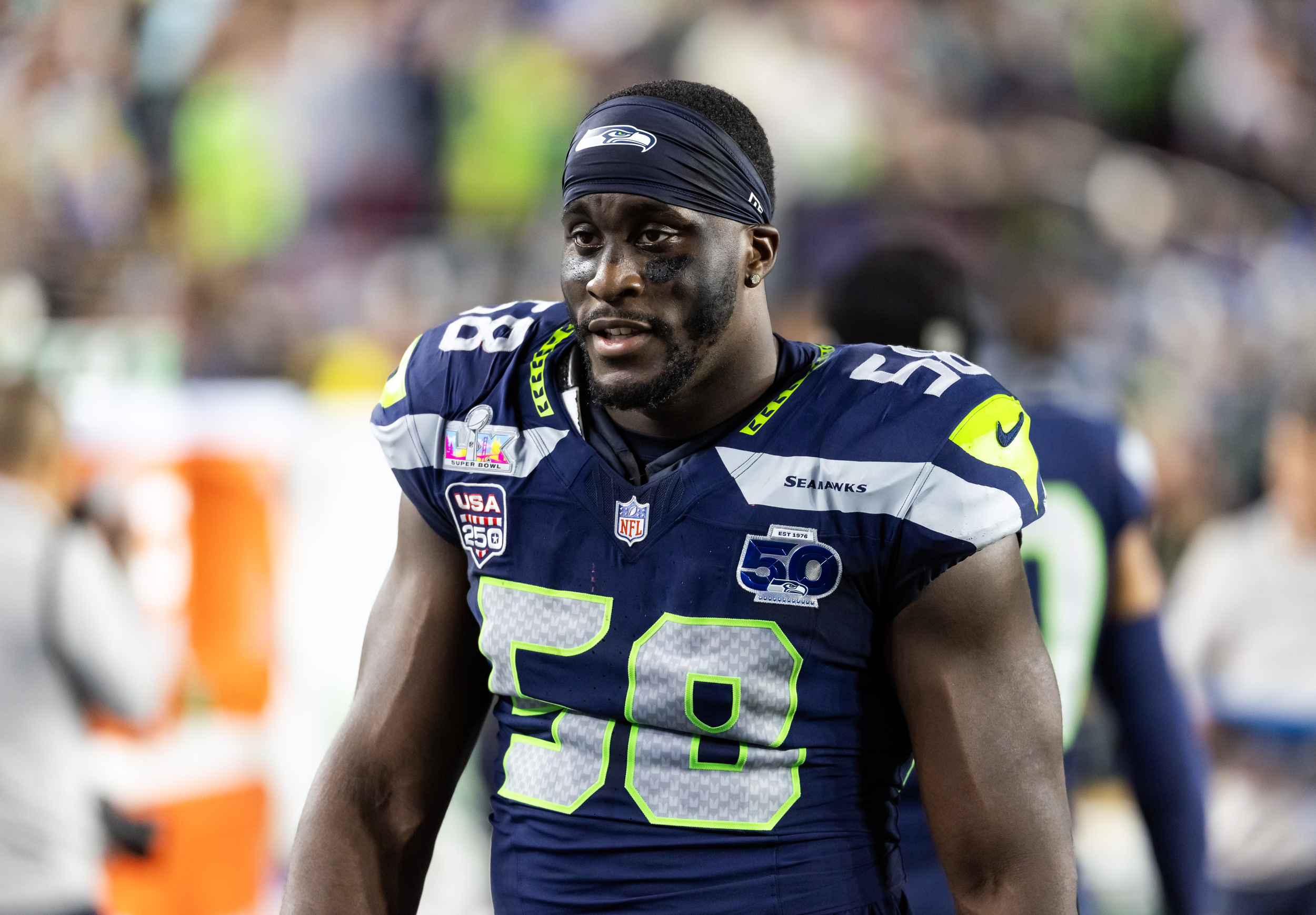 Seahawks, Derick Hall agree to extension