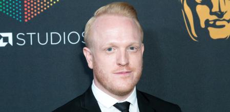 Muere de forma repentina el actor Owain Rhys Davies, conocido por 'Twin ...