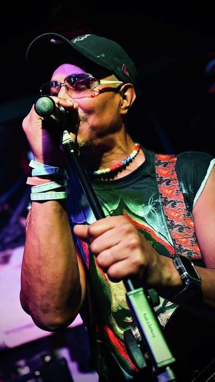 Frontman of longtime Connecticut party band keeps performing through ...