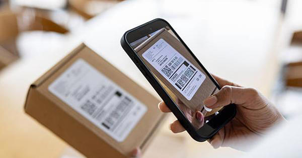 Alerta el nuevo método de estafa: códigos QR en paquetes inesperados