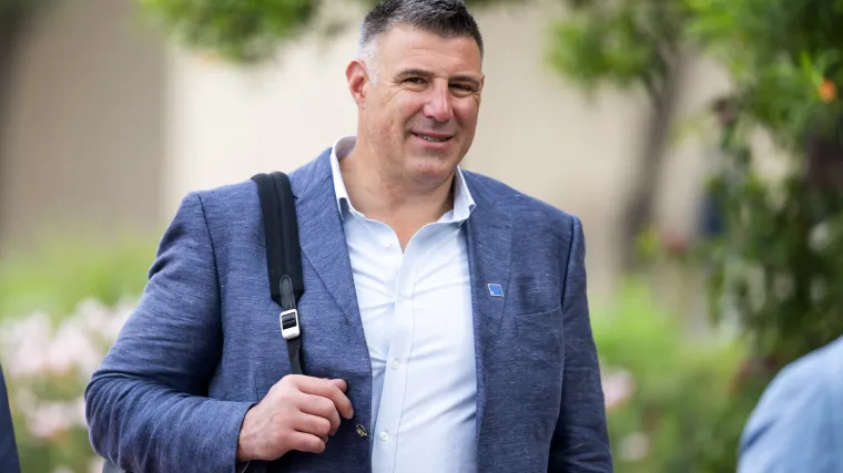 Patriots' Mike Vrabel confirms key training camp update after trading ...