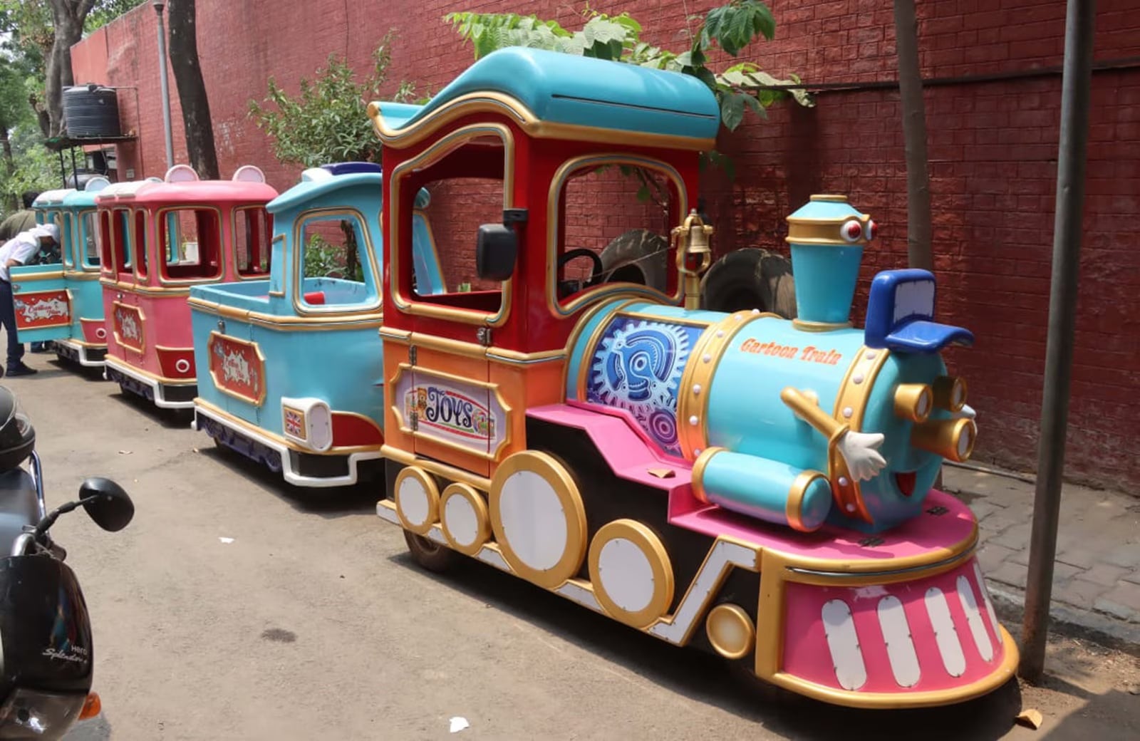 Girl dies in toy train accident at Indian parkPublished on: June 2 ...