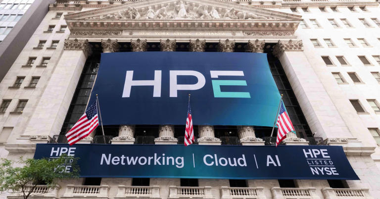 The Dow's win streak, Macy's earnings, Trump signs AI order and more in ...