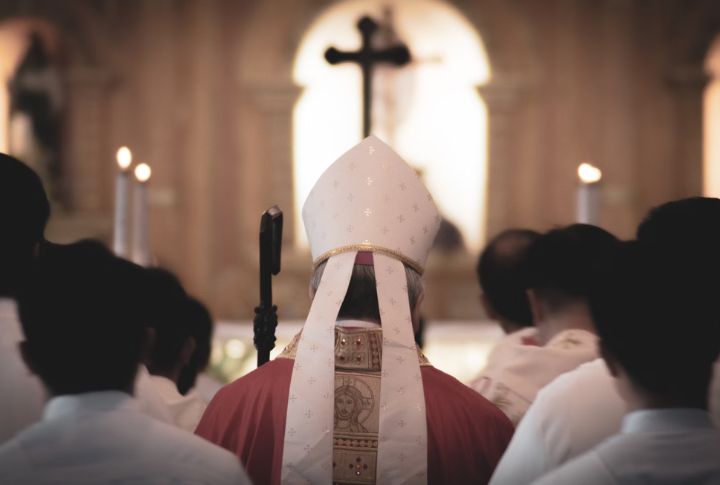 20 outdated church practices in modern faith communities
