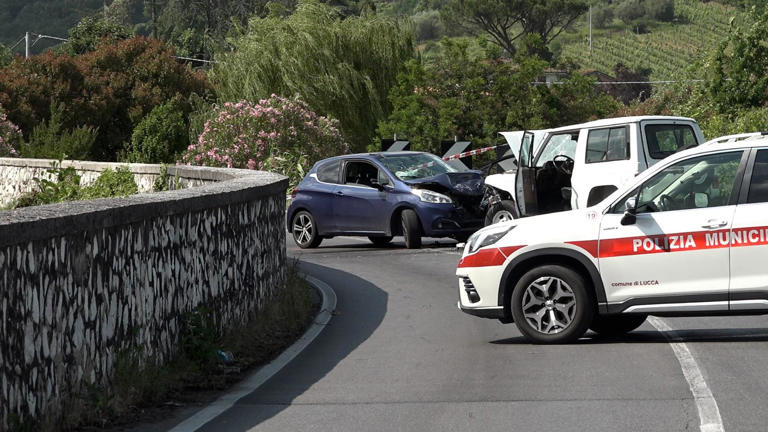 Scontro frontale a Mutigliano, in tre finiscono all’ospedale