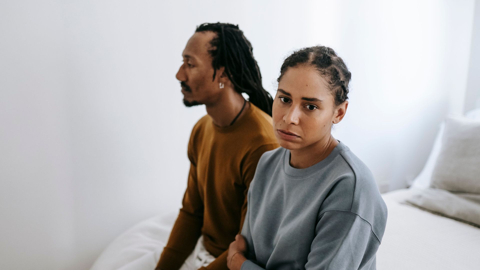 20 things children of emotionally unavailable parents do as adults
