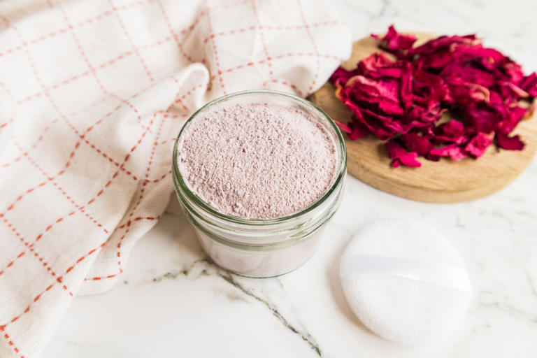 How to make homemade rose body powder