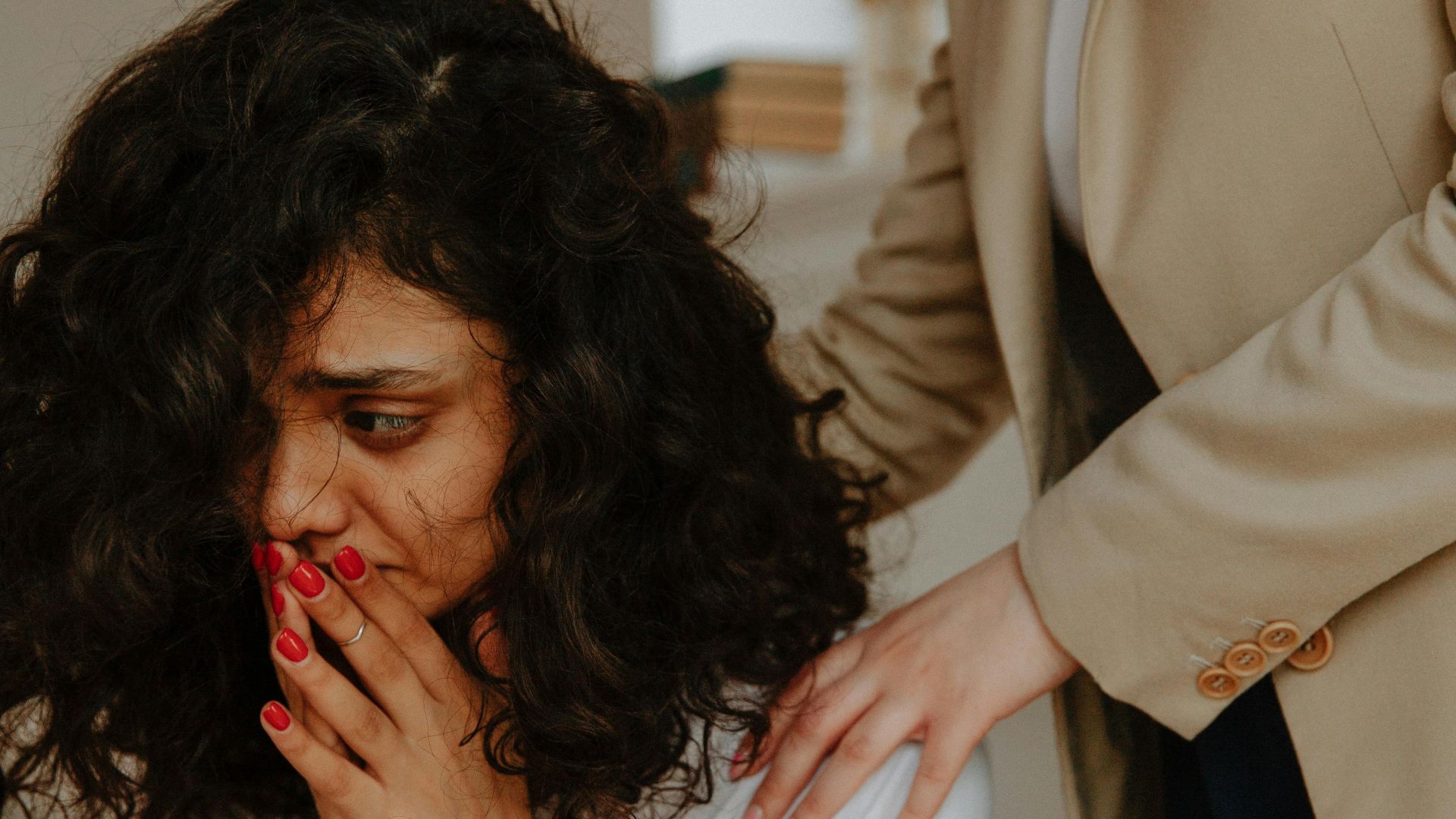 20 things children of emotionally unavailable parents do as adults
