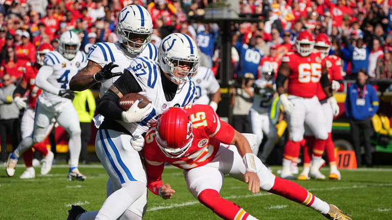 Colts' Laiatu Latu embracing pressure of leading pass rush group