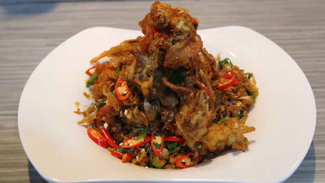 5 chains serving fried soft shell crab