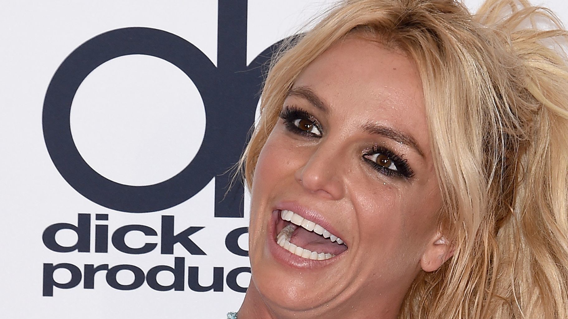 Britney Spears debuts sleek new hair by celebrity hairstylist Chris ...