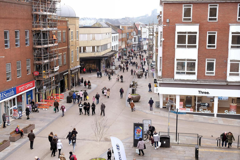 Mayor hits out at lack of town centre loos in Scarborough