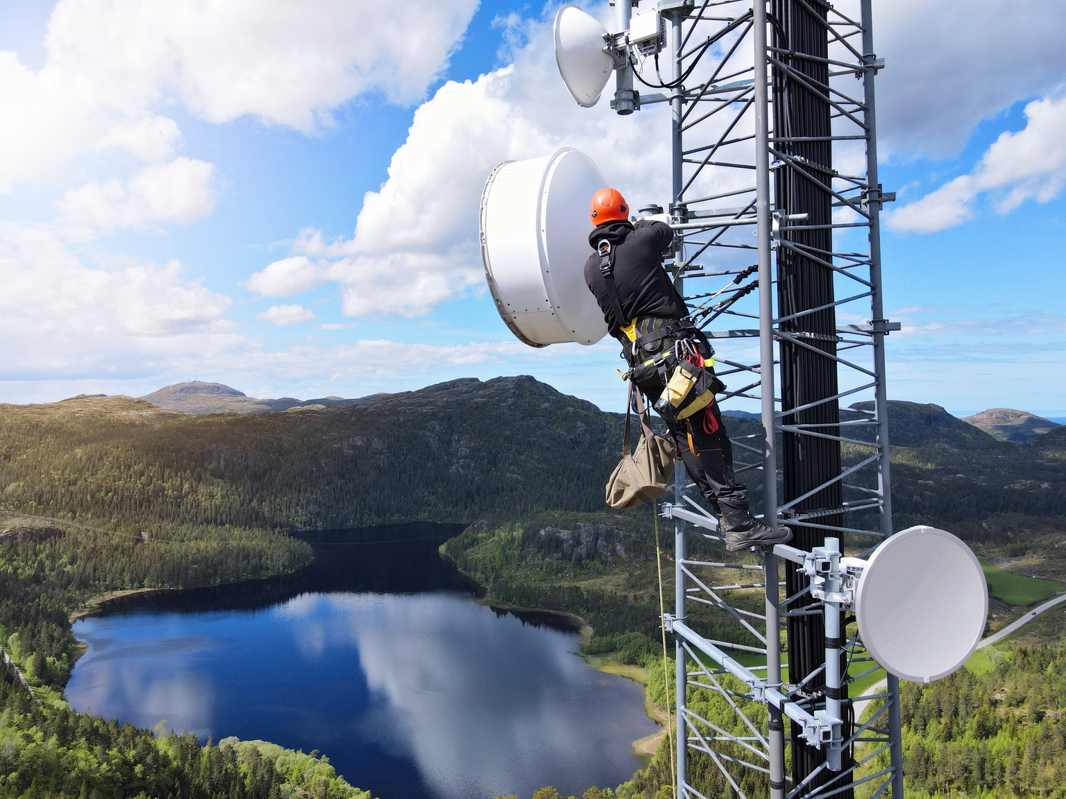 Crown Castle shifts focus to organic growth after fiber, small cell ...