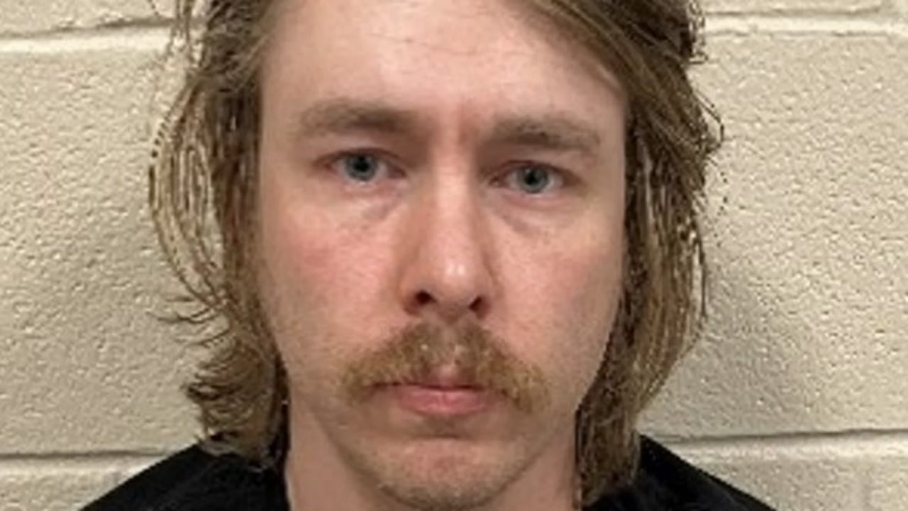 Aurora man charged with having child sexual abuse material