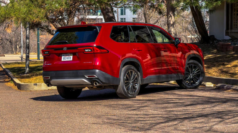 Toyota offers hot Grand Highlander lease deal for June