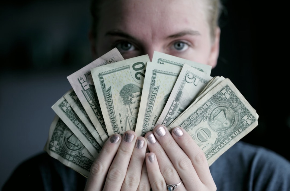 15 financial habits that are a telltale sign you're bad with money