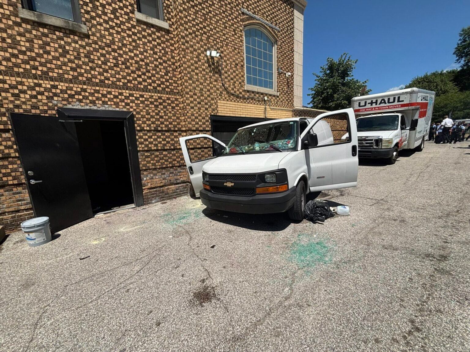 3 officers injured after woman barricades self in car along South Grand ...
