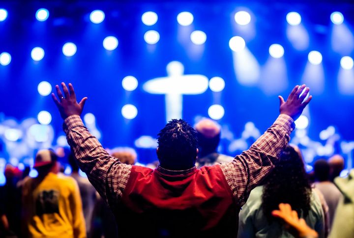 20 outdated church practices in modern faith communities