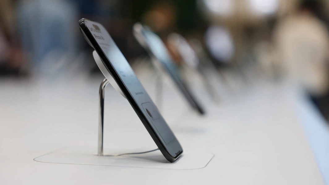 Leaks hint at slim foldable iPhone Ultra with vapour cooling