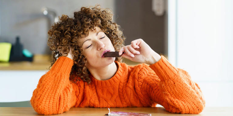 Dark chocolate vs. milk chocolate: Dietitians explain which is better ...