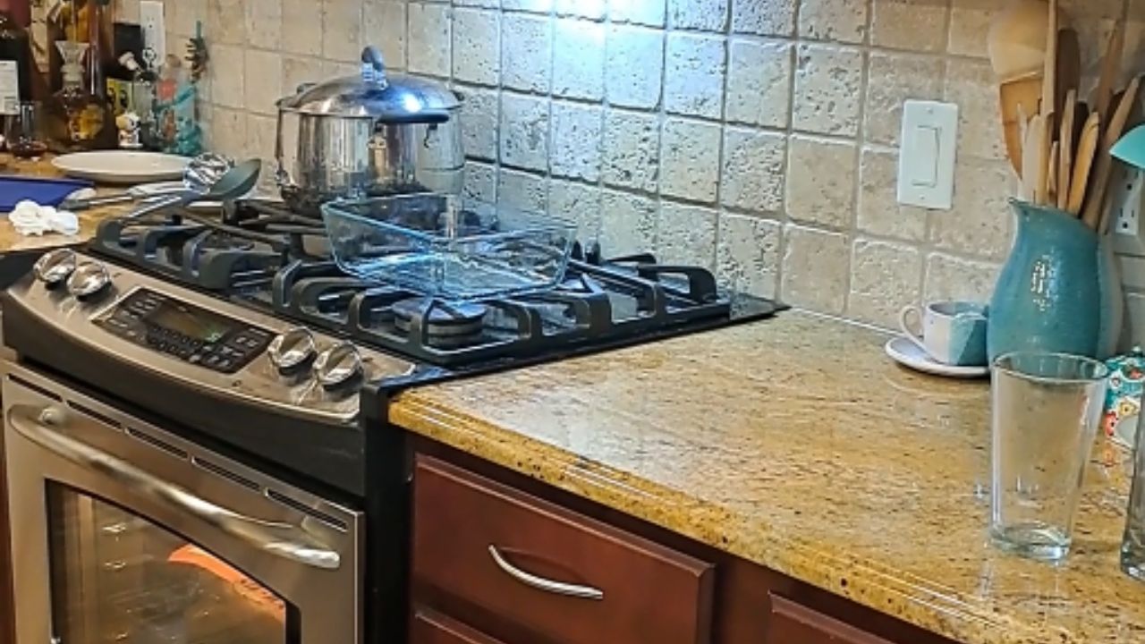 Friends find a cracked lasagna pan after a pop in the oven on Thanksgiving