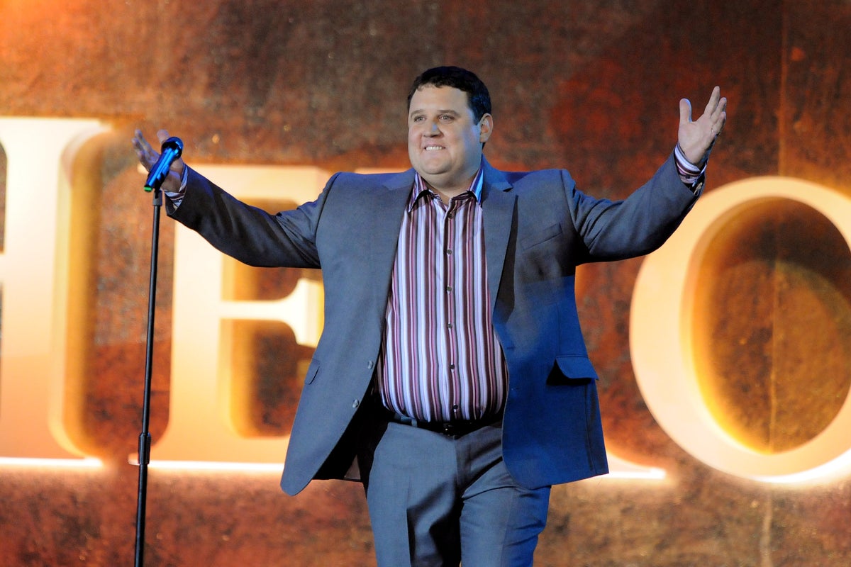 Peter Kay bomb hoax accused removed from court for taking off trousers