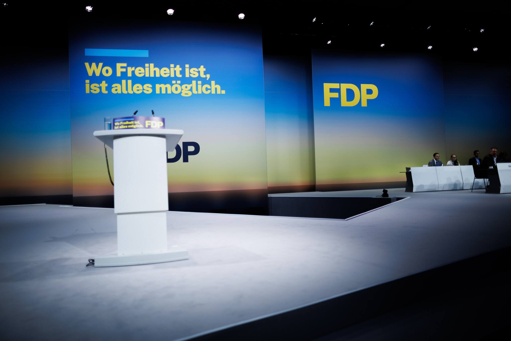 FDP in Forsa-Umfrage erstmals seit Februar 2025 wieder über fünf Prozent