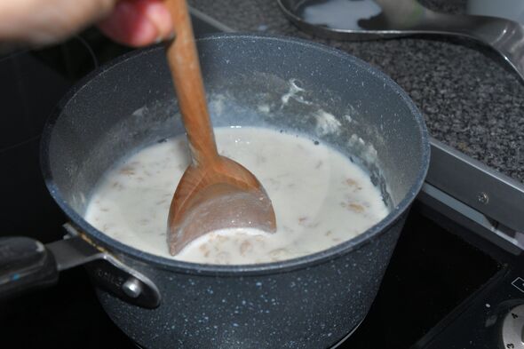 Porridge has 'life-changing' flavour when you add 1p ingredient before ...