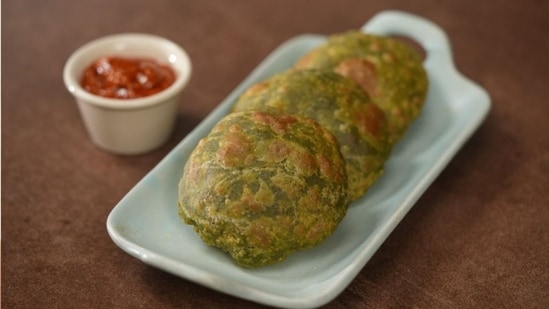 Chef Sanjeev Kapoor shares deliciously savoury moong palak puri recipe ...