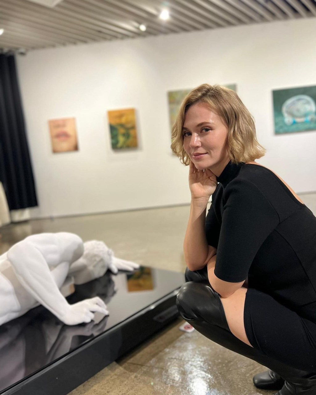 Art influencer found dead at 5-star hotel after flying to Brazil for ...