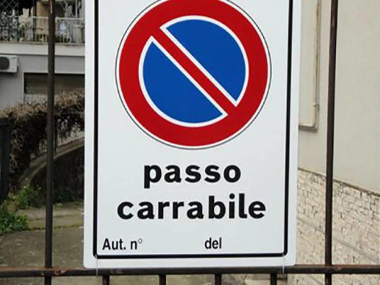 Delirio a Verona: passo carrabile solo a chi si dichiara antifascista ...