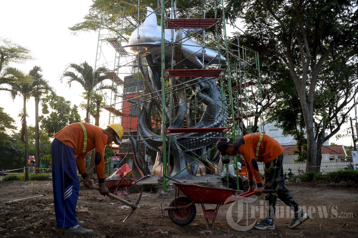 Pengecatan patung Suroboyo