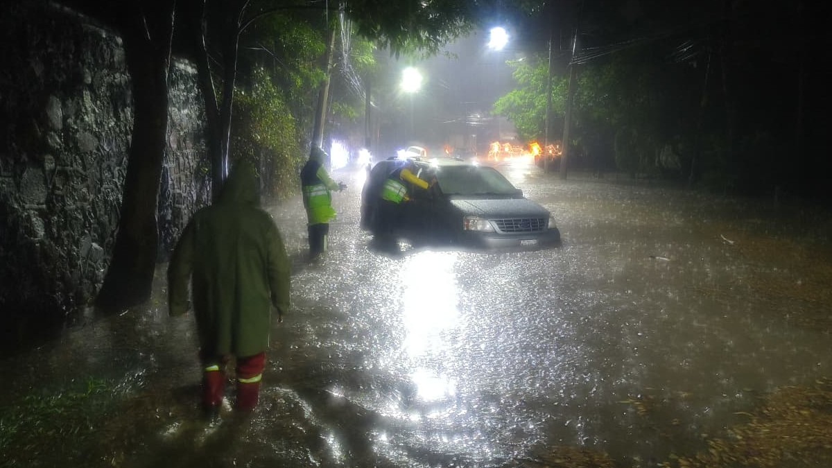 Tiro toda la barda: Desborde de Río Borracho causa inundación en ...