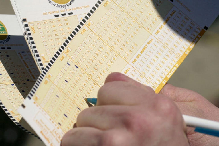 New Jersey lottery player wins $100,000 a year for life or £2.2 million ...