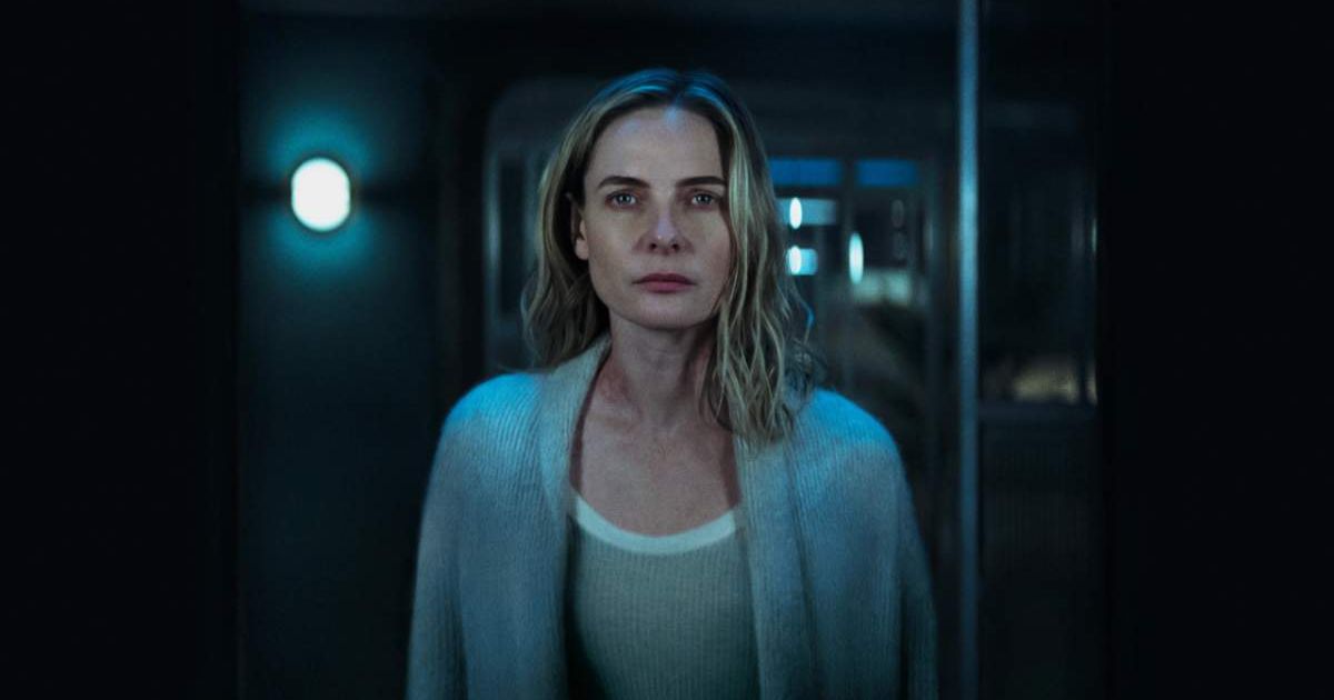 Rebecca Ferguson's Juliette battles memory loss in riveting 'Silo ...