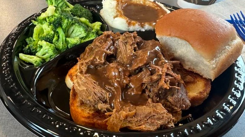 The fast food chain that has pot roast on its menu