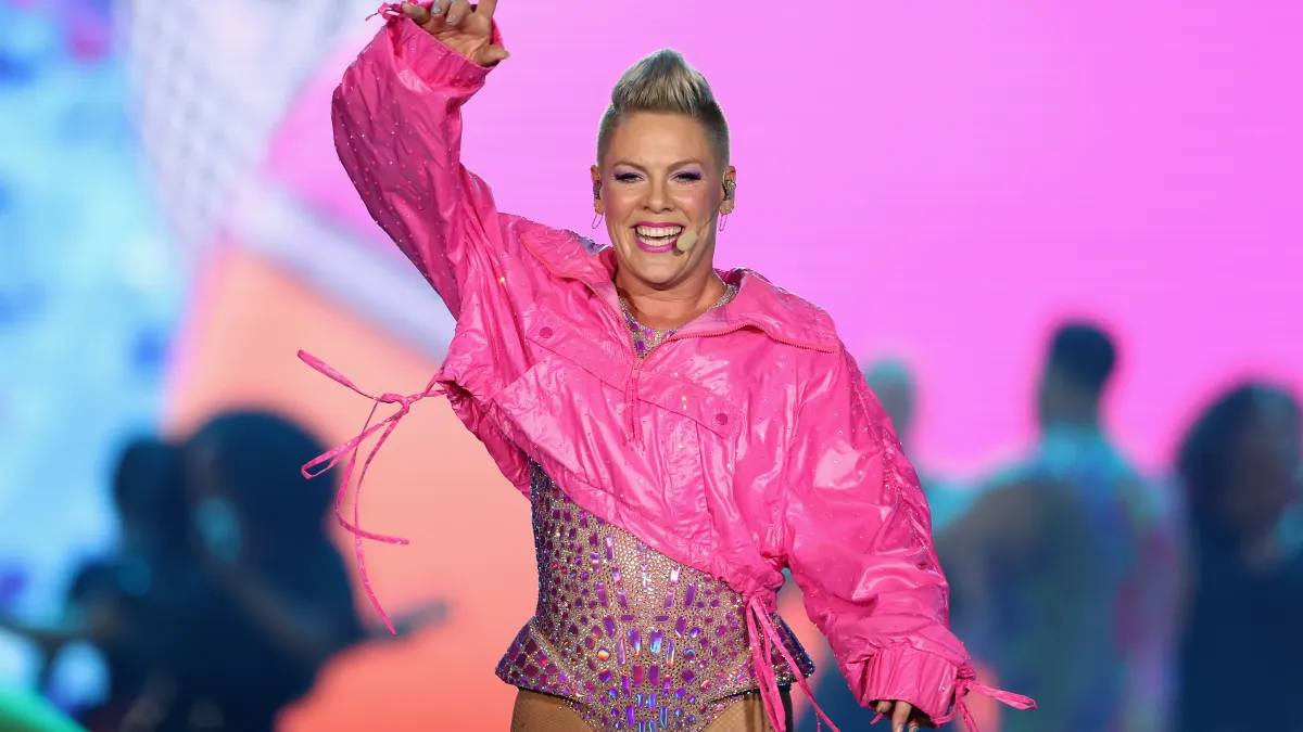 P!nk, Queen Latifah e Whitney Leavitt celebreranno il 30° anniversario ...