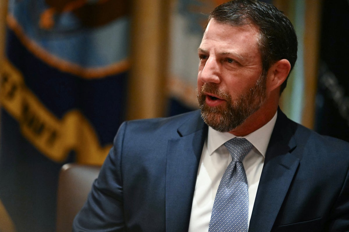 Mullin mocked over plan to pull customs agents from blue city airports